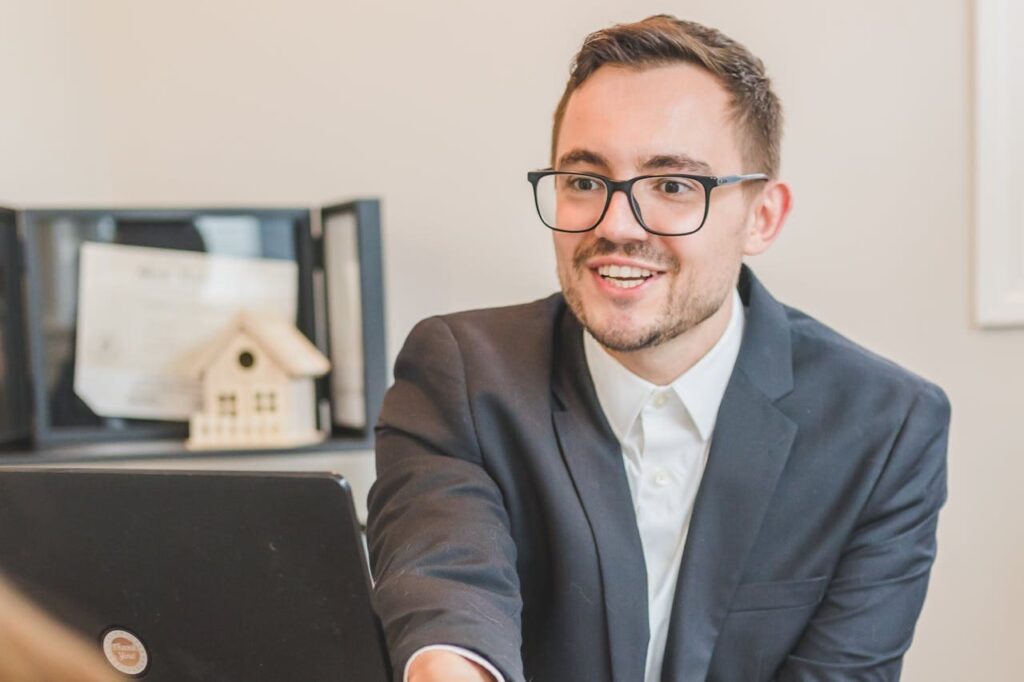 Los Beneficios de Trabajar con un Agente Inmobiliario: Expertos en el ...